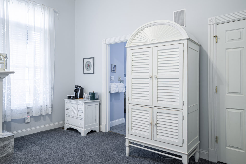 Blue Bird | Rooms | Whitestone Inn Bed & Breakfast