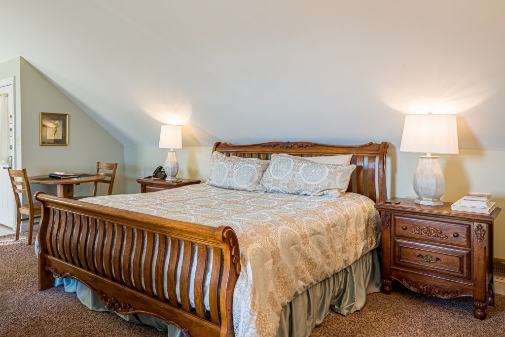 Rooms - Whitestone Inn