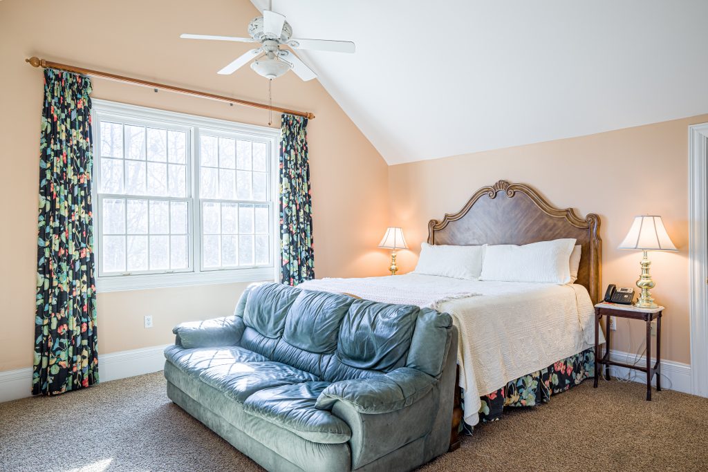 Rooms - Whitestone Inn