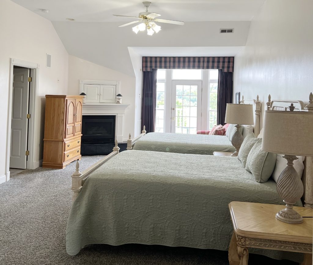 Rooms - Whitestone Inn